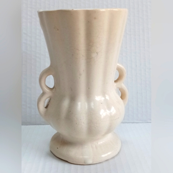 Mccoy | Accents | Vintage Mccoy Usa Pottery Ribbed Double Handled Vase ...